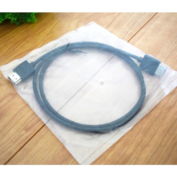 HDMIケーブル 1m ver2.0 ハイスピード 4K対応 3D対応 フルハイビジョン対応 ケーブル コンパクトでありながら高性能！ ケーブルの太さを最大限にまでスリムにしたスリムボディ！ 狭い隙間にも しっかり配線可能にしてくれる高品質...