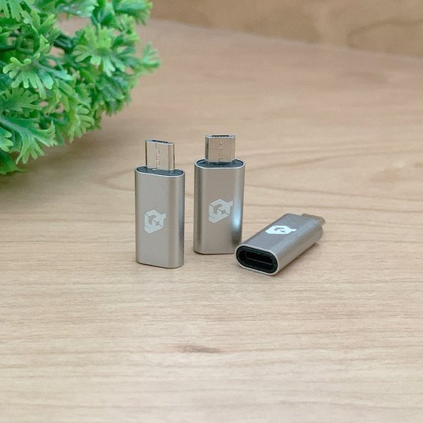 iPhone用のライトニングケーブルに接続するだけで、MicroUSB充電ケーブルになります。 MicroUSBケーブルへ変換出来るアダプター ★意外と助かるあると便利グッズです★ ■■■出品物■■■ ライトニングケーブル to Micro...