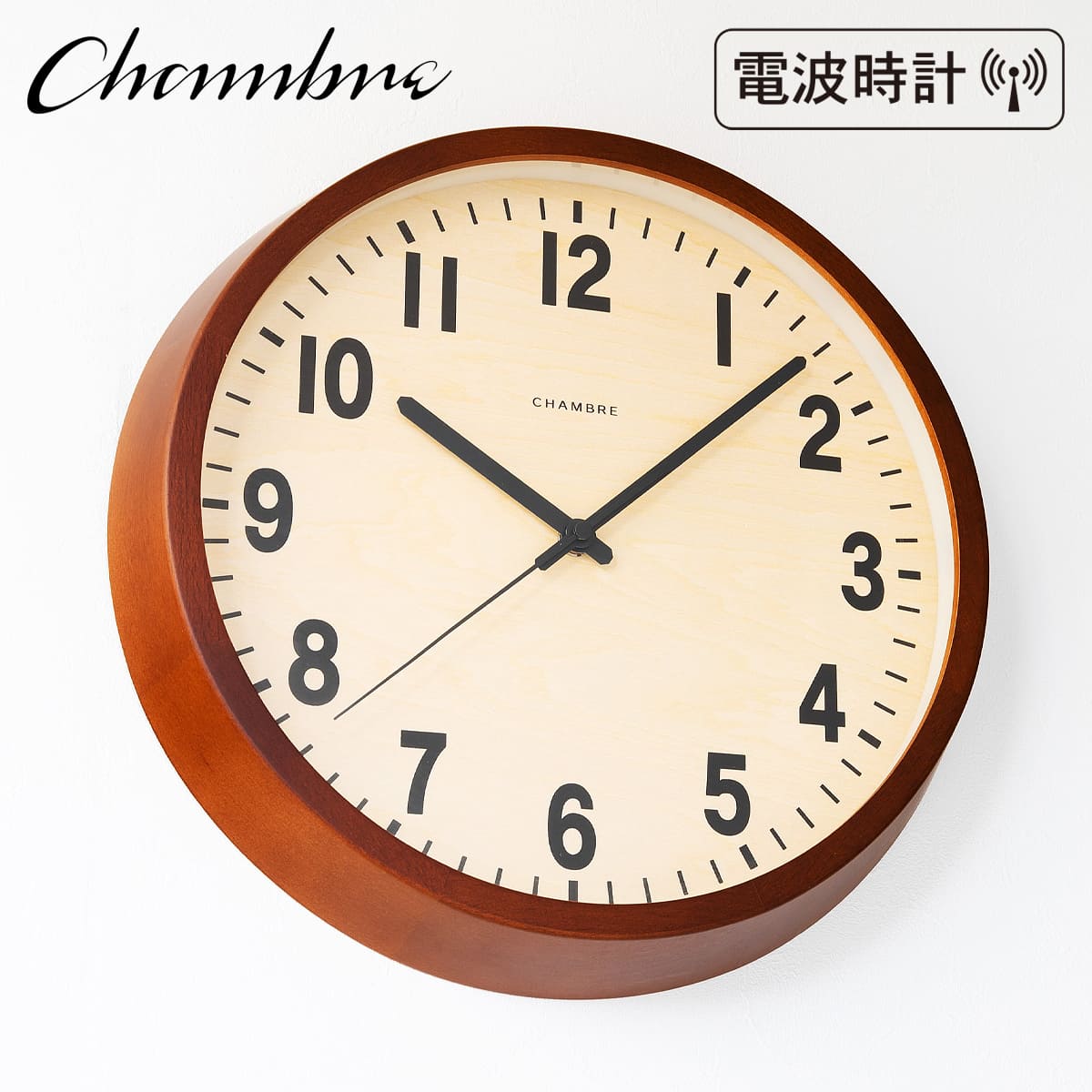PUBLIC CLOCKは、1950年代イギリスの学校や公園などで多く見られた公共時計をイメージしたブリティッシュスタイルの電波時計です。 スイープ運針の電波時計です。気になる稼働音がなく、寝室などでも安心してご使用いただけます。 【カラー...
