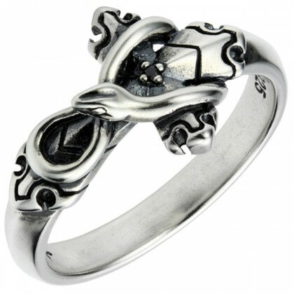 素材：925silver　石：ブラックダイヤモンド[縦][厚み][重さ]:{約11mm}{最大約3mm}{約4g}蛇が円を描くOuroborosは、永遠や無限性の意味の象徴Bizarreのブライダルシリーズ「Ouroboros Collec...