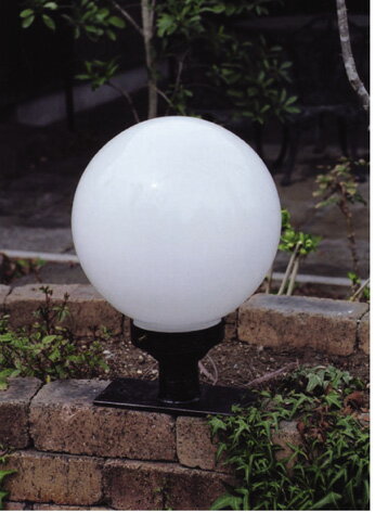 辺りを包み込む優しい光が、心地良いナイトガーデンを演出する… そんなお庭やアプローチのシンボルになるライト。 ※運送会社の規約改定により「配送日」「配送時間」の 　指定が出来かねます。 　出荷後、送り状番号が発行されますので 　そちらでご確...