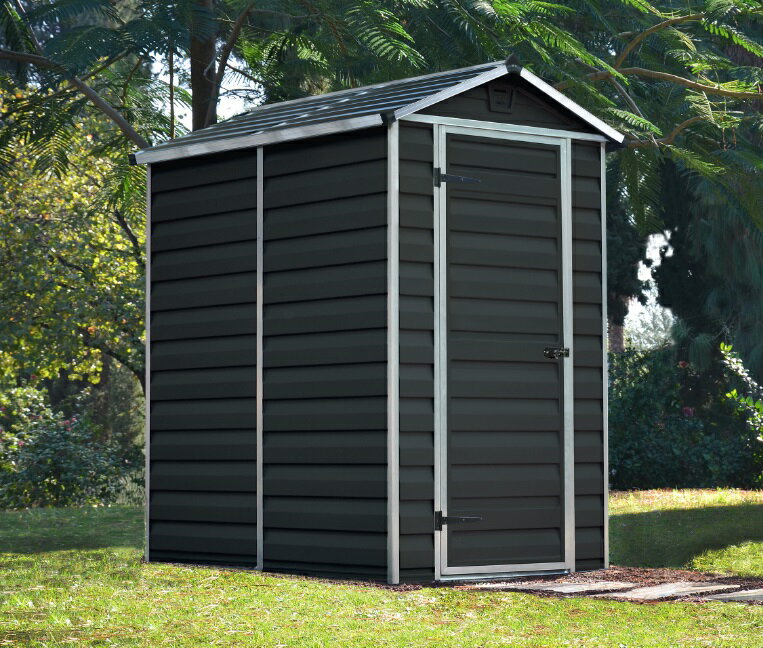 スカイライト　ガーデンシェッドシリーズ 洗練されたデザインと耐久性を兼ね備えたおしゃれな収納庫。 高い耐久性を備えたポリカ製多機能ストレージ。 材質や構造など十分に耐久性を備えながら、軽量で組立が簡単な屋外収納庫です。 お家の外廻りにシンプ...