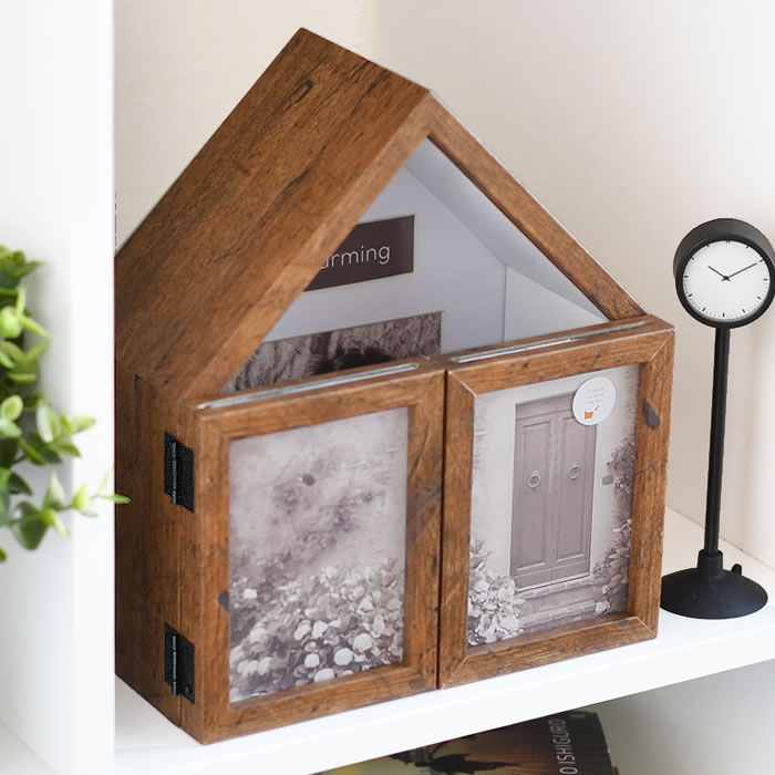 商品名 家型フォトフレーム RUS-02 商品詳細 サイズ 閉じた時：約 W21.5×H24×D11.8cm 開いた時：約 W42.5×H24×D10cm ラベルサイズ 8.9×12.7cm（L版）×5枚 W9.6×H2.5cm ×1枚 ※...