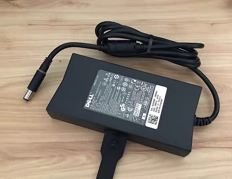 モデル番号 DELL DA150PM100-00 入力 100-240V 50/60Hz 出力 19.5 V 7.7 A プラグサイズ 外径約7.4mm 内径約5.0mm センターピンあり 付属品 電源ケーブル汎用品 適用コンピュータ M1...