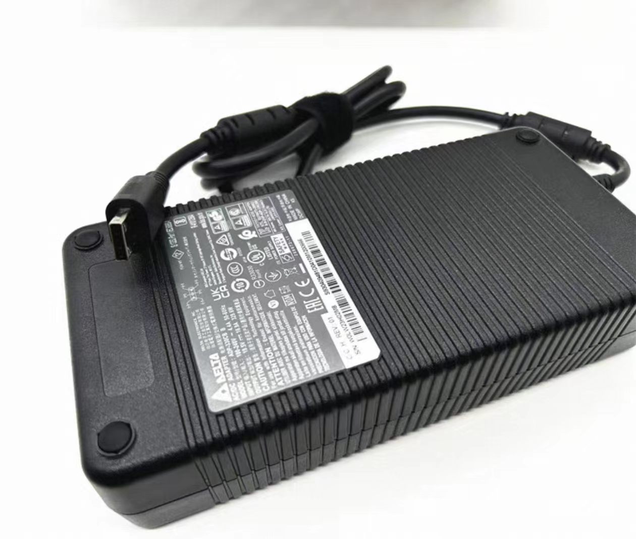 メーカー DELTA 商品名 330W AC アダプター Model ADP-330CBB コネクター 方口 入力 100-240V 50/60Hz 出力 19.5V 16.9A 330W 対応機種一部 MSI：GT77 GE76 商品状態...
