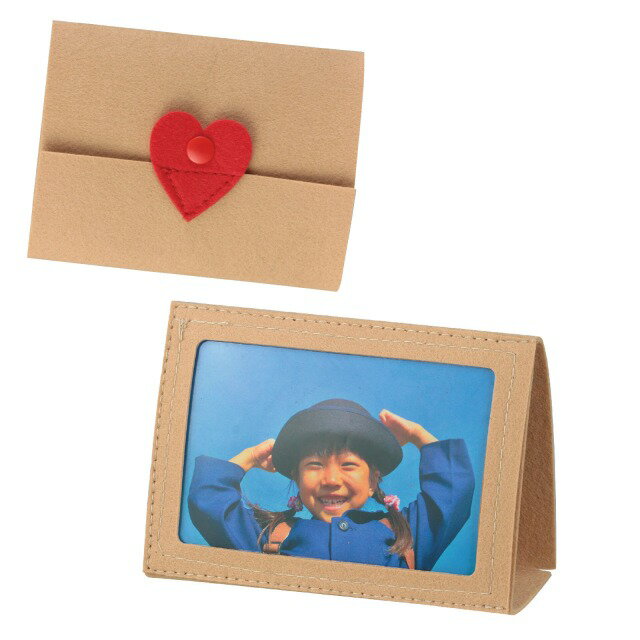 アルバムとしてもフォトスタンドとしても使える、2WAYフォトスタンドアルバムです。手帳型フォトフレームは、閉じたときにかわいい手紙のように見えるデザインが特徴的！付属の画用紙にメッセージを描いて大切な人へのプレゼントとして利用できるほか、L...