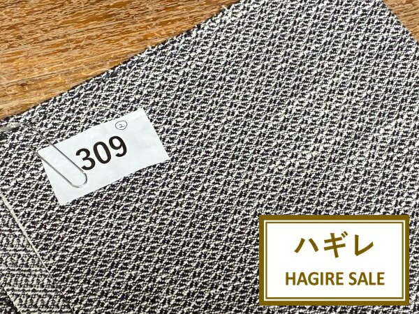 輸入生地・はぎれ 輸入生地のハギレです。 シールが貼ってあります。はがすとべたつきが残ります。 生地の詳細やサイズは動画でご覧頂けます（スマートフォンの方は商品写真を左へスワイプして頂くと動画ページが出てきます） ショップページには他にもた...