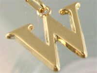 工場で生産中止の為在庫分のみの販売になります。 次回入荷予定はございません。（売切れ次第終了） 形状 アルファベッド ［W］ 素材 K18ゴールド サイズ ヨコ9〜15mm タテ16〜20mm（バチカン部分も含む。 ） 厚さ1mm 重さ(約...