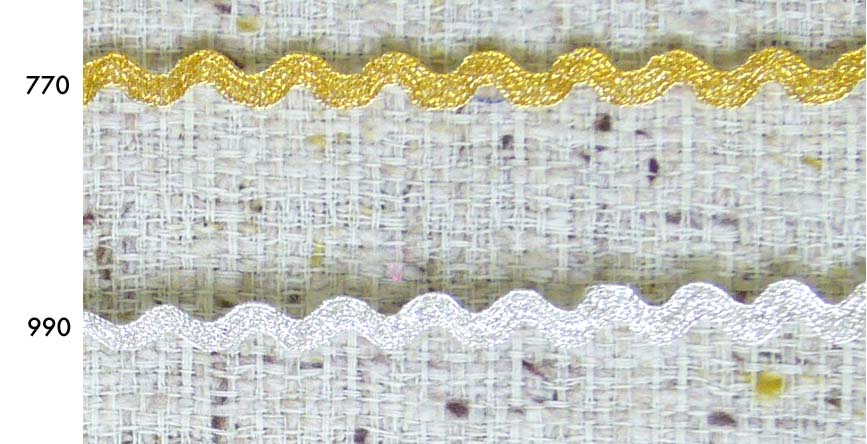 ゴールド・シルバーの輝きが美しいメタリックテープブレードです。小物や衣装のアクセントに！ *日本製*Size（幅） テープ幅:約3mm/天地幅:約7mm Material (素材) ポリエステル69% レーヨン31% How to buy(...