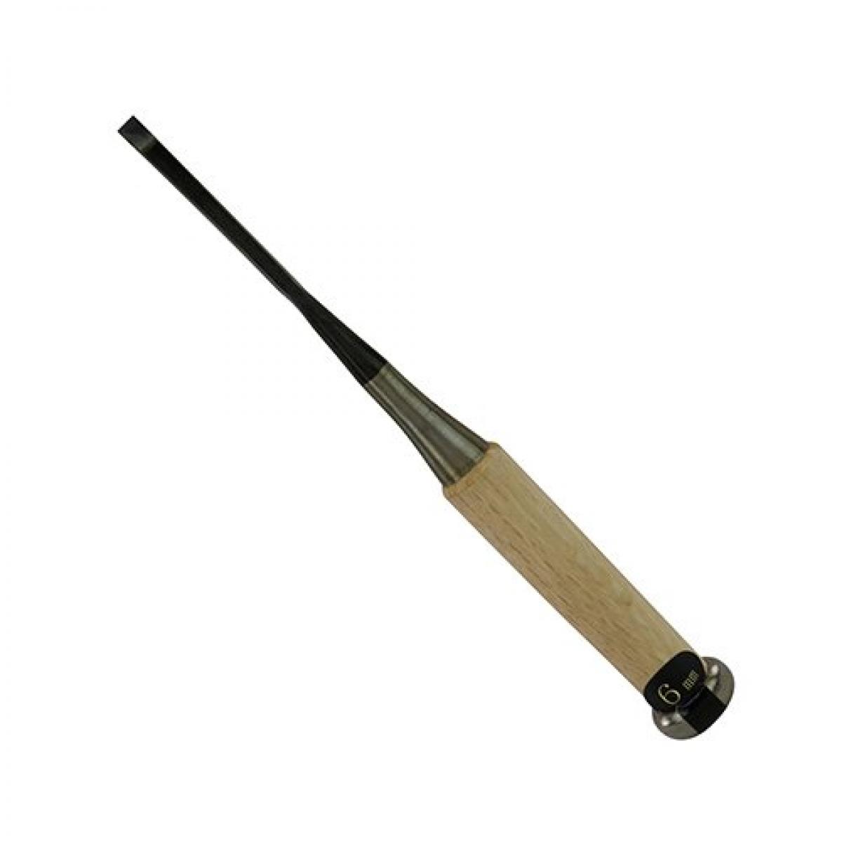 古来の技が冴える ・用途 木材の穴掘り、溝彫り、浅い穴を彫る ・仕様 6mm ＜4979717516660＞ ・注意事項 用途以外に使用しないで下さい。 お子様の手の届かない場所に保管して下さい。 刃物ですので、ご使用・取扱いには充分ご注意...