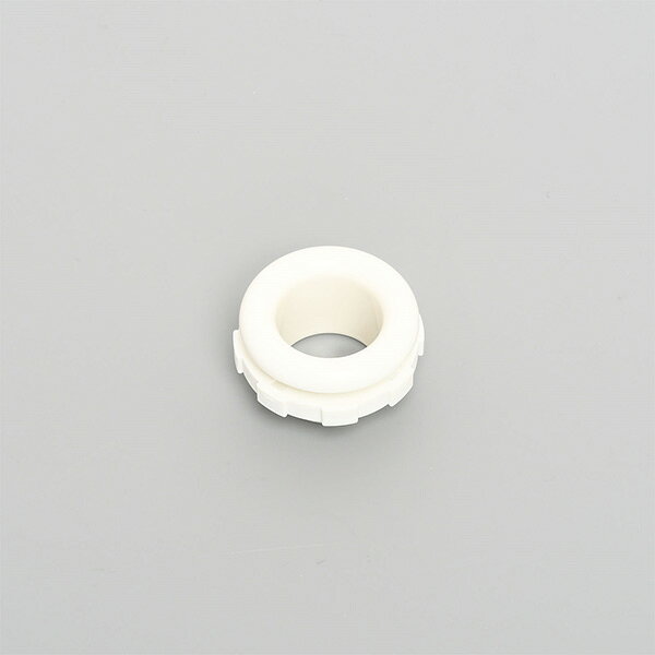 特長 割れにくいナイロン樹脂製。。耐衝撃性、耐熱性、耐磨耗性、耐油性、耐薬品性に優れています。 内面両端を面取り。貫通物表面にキズが付きにくくなっています。 ねじ嵌合により、容易に固定できます。