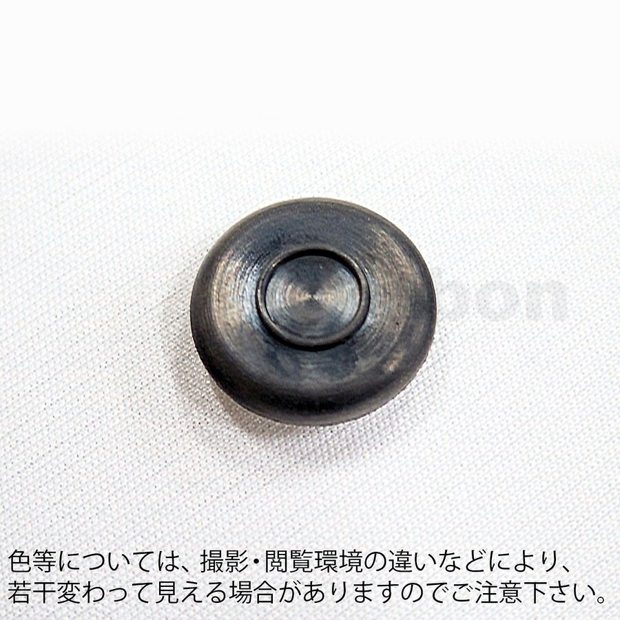 膜付グロメットは、パネルに開けた穴内のコード・配管等を保護します。すぐに通線しない穴に使用すれば、ほこり除けとなり、通線が必要になった時は 膜を破ればグロメットの付け替え不要です。 材質：合成ゴム 色：黒