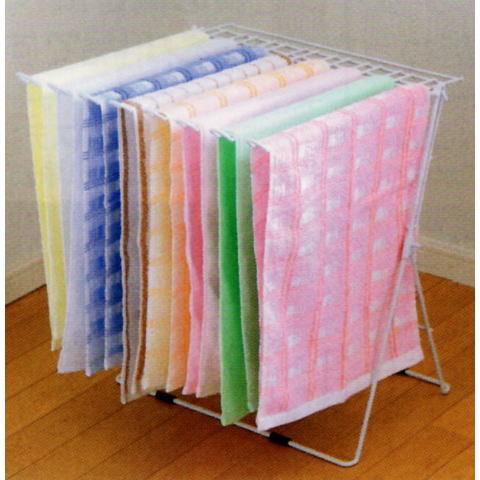 室内でのタオルなどの物干しに便利！ タオルが一度に8枚干せます。 スタンド式タオルハンガー8連　ピンチ14個付 【特徴】 脱衣室、洗面室で、タオルやちょっとした室内物干しに便利です。一度に8枚掛けられます。場所をとらない省スペースタイプです...