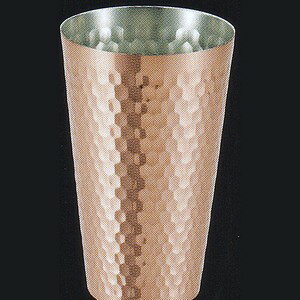 ビールを更に美味しく。クリーミーでなめらかな泡が立つ純銅タンブラー純銅 タンブラー 450ml CNE953【特長】・ビールを更に美味しく。クリーミーでなめらかな泡が立ちます。・鎚目模様のミラー仕上げ。・たっぷり450mlサイズ。・燕市で作...