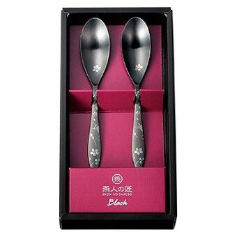 漆黒の中に桜の花びらが舞うカトラリー 桜吟・カトラリー2pcs ECTB-301 【特長】 ● 伝統の技と美の調和。漆黒の中に幻想的な桜の花びらが舞う、個性際立つ桜吟カトラリーです。 ● 医療用具などにも採用される先進の黒色酸化皮膜加工を施...