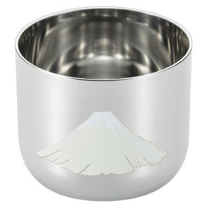 冷たい飲み物で色が変わる赤富士のぐい呑み 感温ぐい呑み 赤富士 1PC EJG-250 【特長】 ● 多くの人を魅了する富士山の絵柄をあしらった心和むぐい呑み。冷たい飲み物を注ぐと絵柄の色が変化します。 ● 外面のミラー仕上げが美しいステン...
