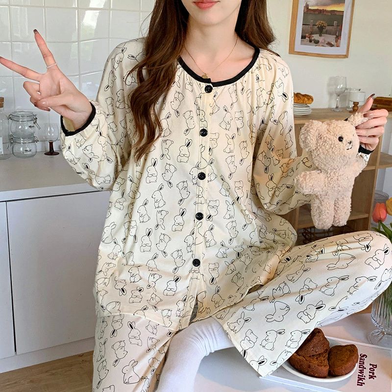 【商品説明】 ●上品でおしゃれなマタニティパジャマ、娘さんや、奥さんのプレゼントにぴったりです。 ●産前のお腹の大きい時期から、出産での入院時、そして授乳時期を通して着られるパジャマもあります。 ●ウェストのゴムは大きさを調整できるので、産...