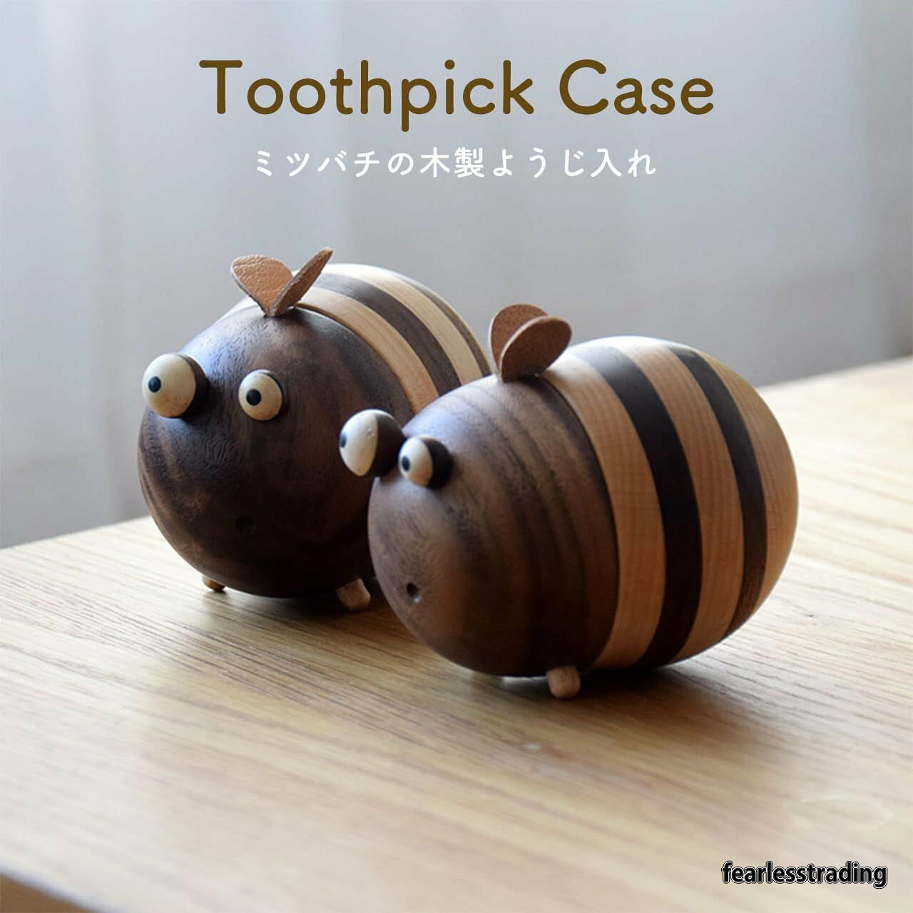 可愛くてお洒落なミツバチの楊枝入れです。お尻から爪楊枝を取り出すことができ、まるで本物のミツバチみたい！約150本の爪楊枝を収納できます。 サイズ：9×6.5×6.5cm 重量：約100g 素材：木材 ◇保証期間：到着日から1ヶ月以内にご連...