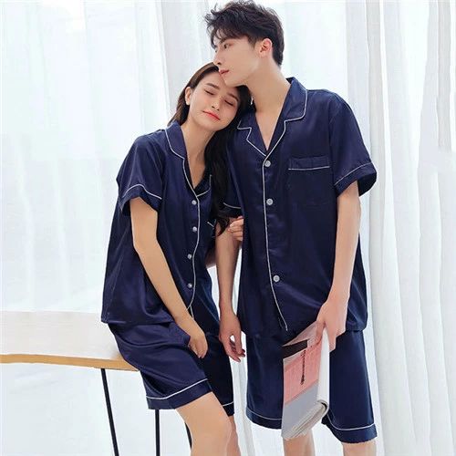 width="100%"> 【ポリエステル繊維のメリット】 シルク風ですべすべして肌触りが気持ちいいです。暑い日も快適に過ごせて涼感の感じが出る。 丁寧かつ丈夫であるため、長期間やさしい着心地を楽しめます。 結婚プレゼントや記念日ギフトで、...