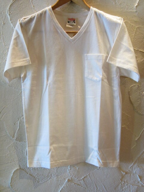 定番アイテム再入荷しました。 グラッドハンドのパックTシリーズです。 無地VネックTです。左胸にポケットが付きます。 COTTON100%ワンウォシュ仕上げです。 U.S.A FABRIC S　着丈61cm身幅45cm肩幅40.5cm袖丈2...