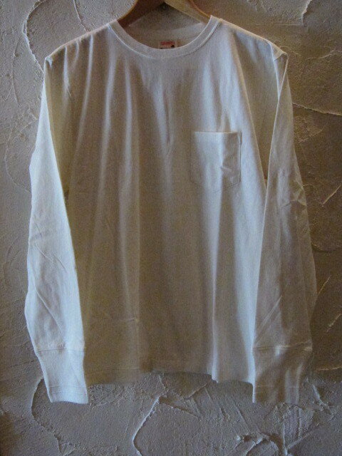 スタンダードモデル入荷しました。 グラッドハンドのパックTシリーズです。 ポケットロンTです。 左胸にポケットが付きます。 リブ部は段リブ仕様で拘りのアイテムです。 U.S.A COTTON100%を使用しています。 ワンウォシュ加工仕上げ...