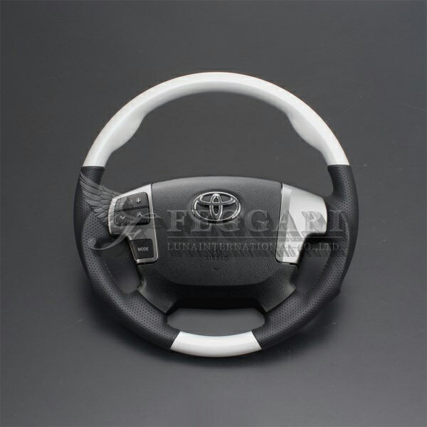 握った質感は、まさに“高級品質” 妥協を許さない設計とマテリアルがつくりだす、確信に裏打ちされた高品位。 超高級家具に使われているPVCレザーと、何重にも塗装され漆塗りのような光沢感は、熟練者のクラフトマンシップをそのままに感じられる仕上げ...