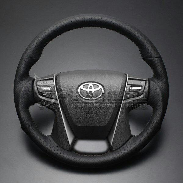 握った質感は、まさに“高級品質” 妥協を許さない設計とマテリアルがつくりだす、確信に裏打ちされた高品位。 超高級家具に使われているPVCレザーと、何重にも塗装され漆塗りのような光沢感は、熟練者のクラフトマンシップをそのままに感じられる仕上げ...