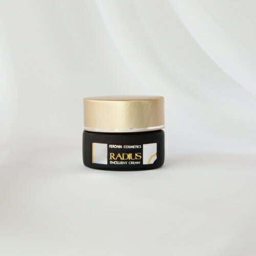 全成分 水、スクワラン、トリ（カプリル/カプリン酸）グリセリル、グリセリン、ステアリン酸グリセリル（SE）、BG、尿素、オクタン酸セトル、（ヒドロキシステアリン酸/ステアリン酸/ロジン酸）ジペンタエリスリチル、ミリスチン酸オクチルドデジル、...