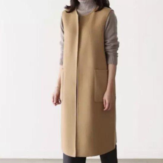 商品説明ノーカラーでシンプルな合わせやすいロングジレ。季節の変わり目にサッと羽織るだけで上品なスタイルになれます。きれいめにもカジュアルにもスタイリングできるアイテムです。カラーキャメル、ブラック、グレーサイズXS着丈：94cm　バスト：8...