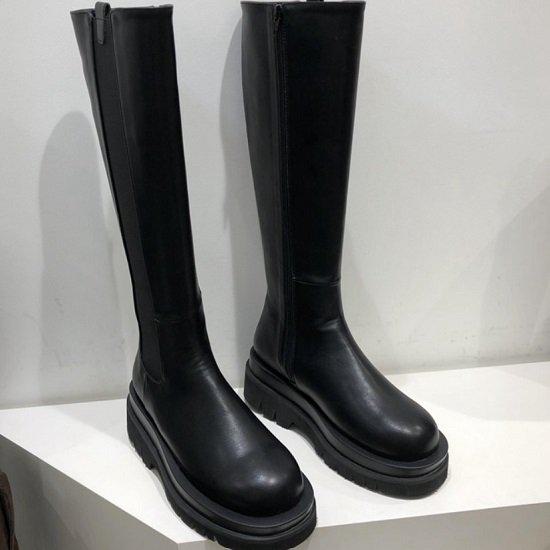 商品説明サイドゴアのロングブーツです。厚底で歩きやすく、さらに美脚効果も♪カジュアルコーデに合わせておしゃれを楽しめます。カラーブラックサイズ【22.5cm】サイズ：22.5cmヒール：6cm【23cm】サイズ：23cmヒール：6cm【23...