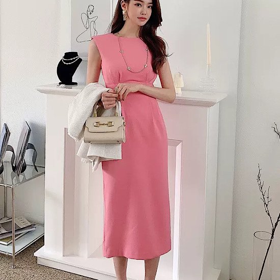 商品説明ノースリーブのミディアムドレスワンピース。タイトなラインでスタイリッシュな雰囲気に！普段のお出かけやお食事にもOK♪カラーピンクサイズS、M、L、 XLS着丈：112cmバスト：82cmウエスト：68cmヒップ：84cmM着丈：11...