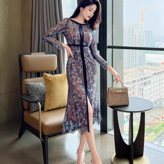 商品説明総レースが華やかな花柄ワンピースドレス。シックなカラーで大人っぽい雰囲気です♪パーティーなどのフォーマルシーンにぴったりです。カラーブルー素材ナイロン54％　レーヨン46％サイズS、M、LS着丈：116cmバスト：80cmウエスト：...