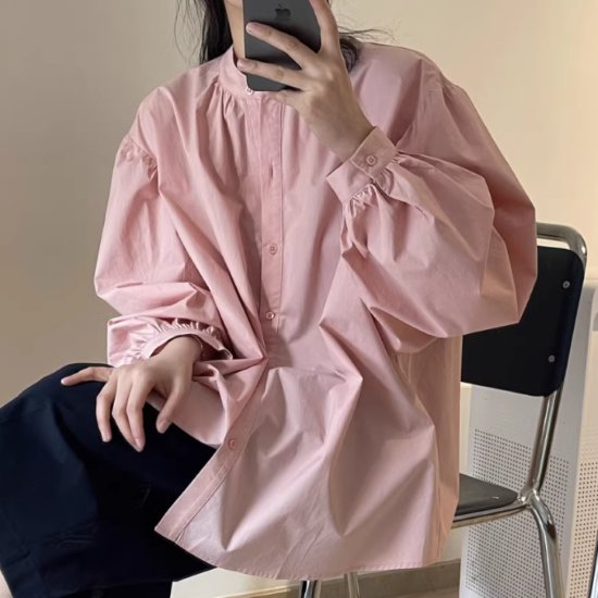 商品説明ゆったりとしたディテールのブラウスです。ふんわりボリューム袖が女性らしい。デイリーに着ていただける一着です。カラーピンク、ホワイトサイズワンサイズ着丈：68cmバスト：120cm肩幅：50cm※測り方によって1-2cmの誤差が生じる...