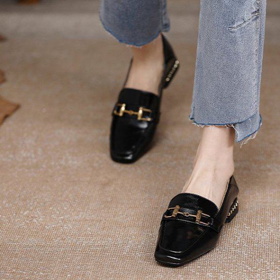 商品説明スクエアトゥのつま先がエレガントさを演出◎定番カラーの2色で長く使えるアイテムです。ヒール部分のチェーンがおしゃれ♪カラーブラック、ブラウンサイズ【21.5cm】サイズ：21.5cmヒール：2.5cm【22cm】サイズ：22cmヒー...