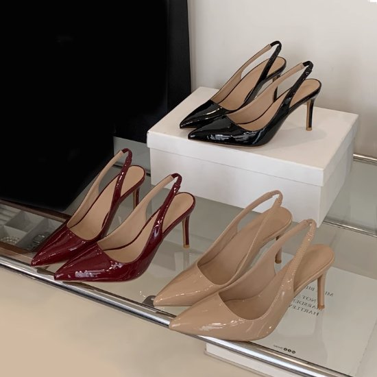 商品説明履くだけで高級感溢れるバックストラップパンプス♪柔らかなアーモンドトゥで、大人っぽくトレンド感ある足元に魅せてくれる逸品◎どんなシーンでも足元を美しく演出してくれるのでオススメです！カラーブラック、ホワイト、レッド、ベージュ素材PU...