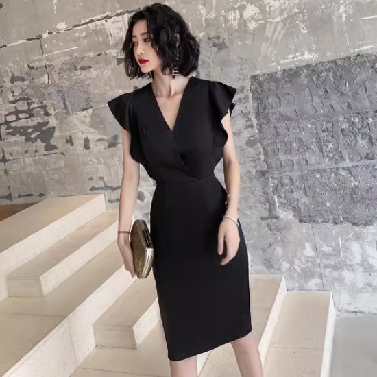 商品説明シンプルだけど、気品さが漂う膝丈ドレス。Vネックで首回りすっきり。入園式、結婚式や卒業式のセレモにードレスとしても活躍出来る一着です。カラーブラック、ホワイト、レッドサイズXS、S、M、L、XL、2XLXSバスト：80cmウエスト：...