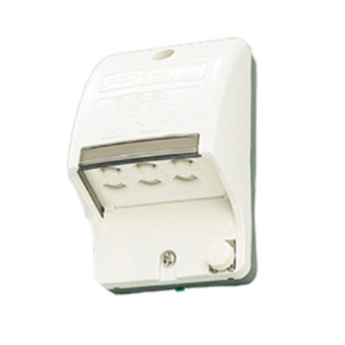 ホワイト/-/DC1093N(W)・パッケージ個数:1・3個用・15A-125V・防雨形(IPX3)・色:ホワイト【特長】 ●JIS規格1コ用露出ボックス対応