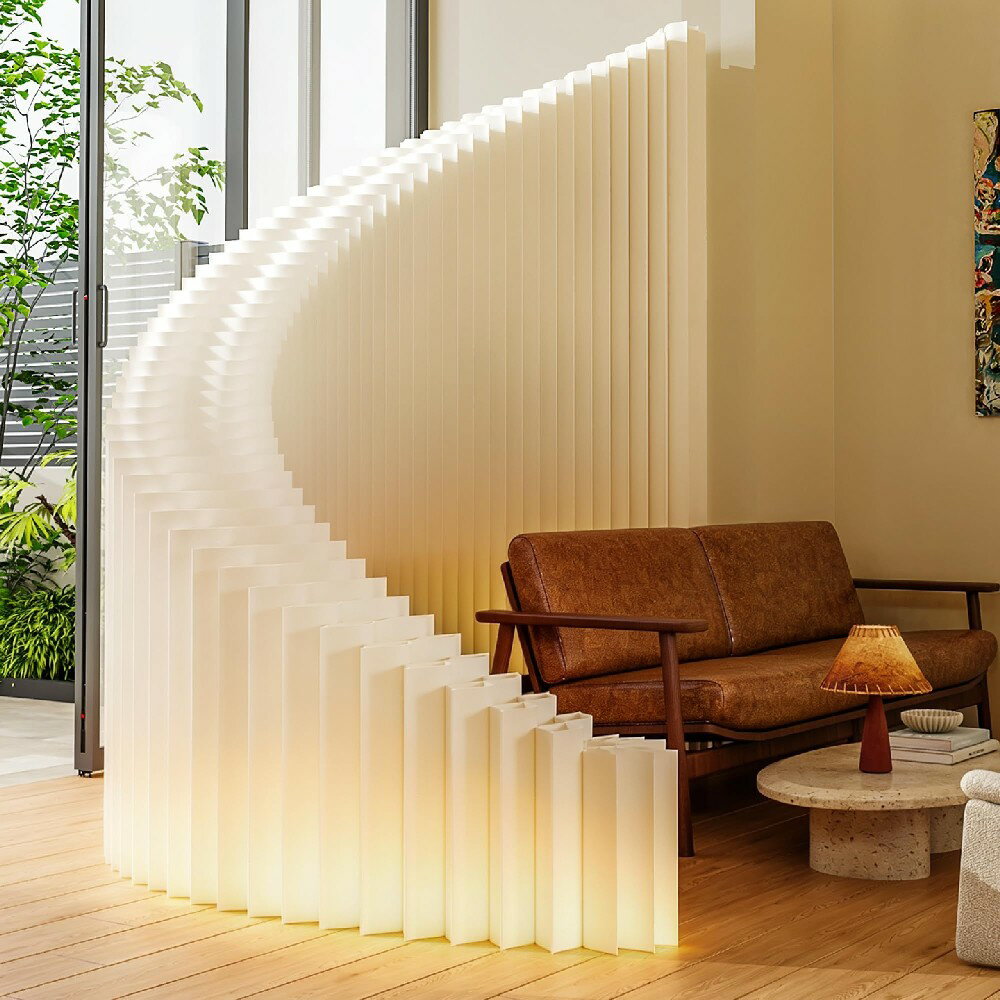 【商品名】LED ライト付き 折りたたみ 三角パーテーション 間仕切り 自立 ついたて 屏風 発光 目隠し スクリーン ペーパー製 収納 オフィス 在宅勤務 テレワーク 店舗用品 家庭用 コンパクト 完成品 持ち運び 段階的 隙間 仕切り ...