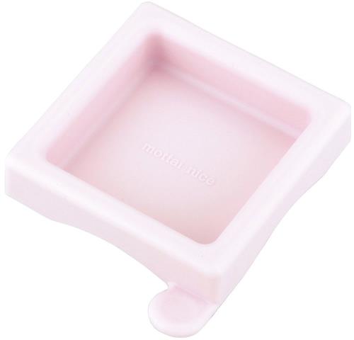 牛乳パックを保存容器に変える便利アイテム 臭いや色移りしやすい食材を牛乳パックを使って冷凍保存できる サイズ:9.5×7.9×2.3cm 本体重量:65g 素材・材質:シリコーンゴム(耐熱温度200度・耐冷温度-40度) 生産国:中国