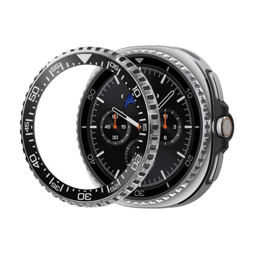 対応機種2025年発売のGalaxy Watch 8 Classic 46mmのみ対応しております。以外のモデルやサイズに対応しておりませんので、ご購入前にお使いの機種をご確認ください。 プレミアムな外観と保護力を両立高級ダイバーズウォッチ...
