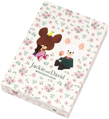 サイズ：A4サイズ（フタを閉めたサイズ：240×340×68mm/フタと本体を並列したサイズ：475×340×68mm） 素材・材質：厚紙 原産国：中国 学校の机にピッタリのサイズのおどうぐばこA4サイズ 習い事や塾での道具入れとして