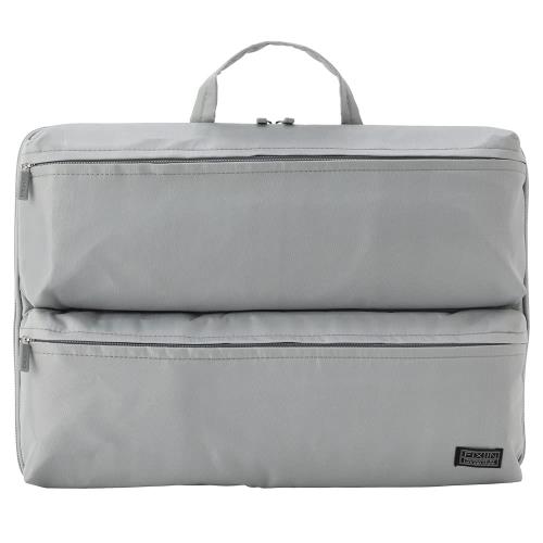 たくさんのアクセサリー類もスッキリ収納 180°開く開口部　大きく開き出し入れ便利。内側はキズをつけにくい起毛素材を採用。内部クッション入りでPCをしっかりガード。 2段ポケットで仕分け収納。上段ポケットは小物の収納に最適な3つの内ポケット...