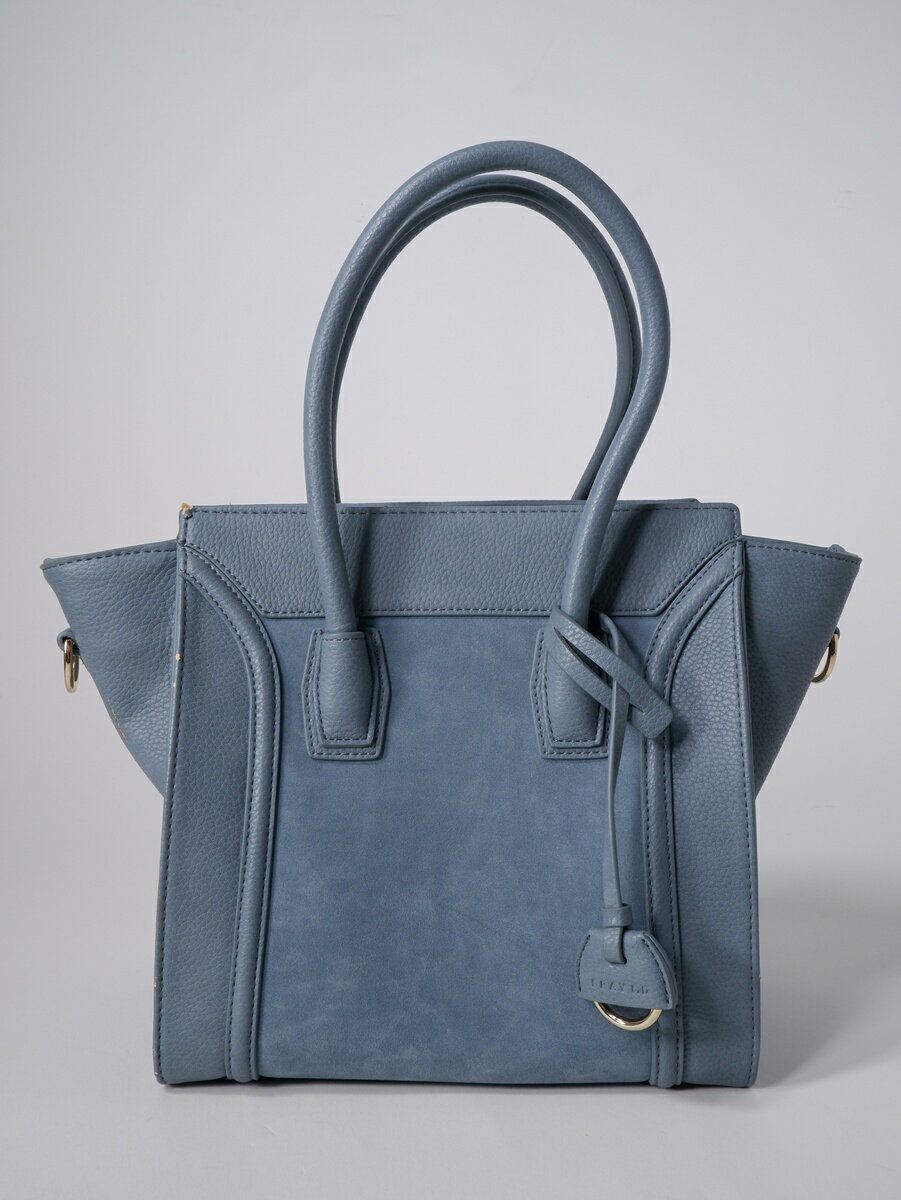 アイテム説明 ブランド FRAY I.Dフレイアイディー アイテム スクエアボストン ショルダー&ハンドバッグ サイズ -　タテ約23cm X ヨコ約23cm X マチ約14cm 持ち手約45cm カラー ブルー 素材 合成皮革　裏地ポリエ...