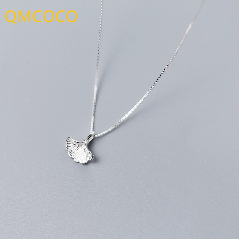 海外からの発送となりお届けに2週間程度を頂いております。予めご了承くださいませ。商品名韓国 シルバー カラー 銀杏 ビロバ 葉 シンプル トレンド チャーム ペンダント ネックレス レディース パーティ 結婚式 ジュエリー アクセサリースペ...