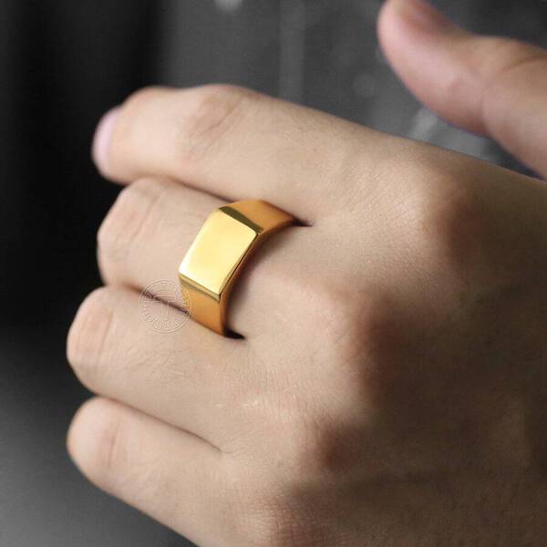 海外からの発送となりお届けに2週間程度を頂いております。予めご了承くださいませ。商品名無料オリジナル刻印 316 ステンレス シルバー 印台 リング 指輪 メンズ ゴールド カラー スクエア バイカー 刻印 印台 印形 スペックメタルタイプ...