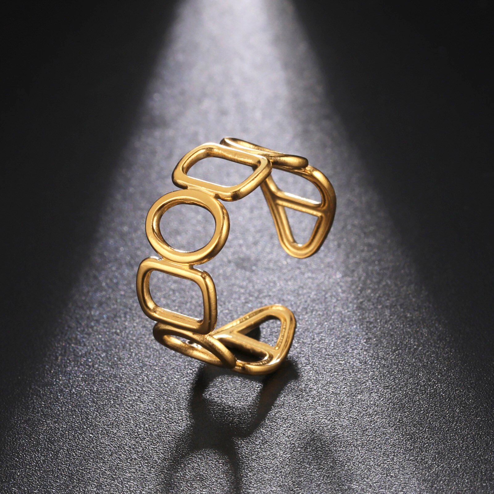 本商品は海外からの発送となり到着までに2週間程度を頂戴します。予めご了承くださいませ。商品名オバール 矩形 四角 スクエア 幾何学 オープン リング 指輪 レディース ステンレス スチール ゴールド カラー 2023 ミニマリスト ジュエリ...