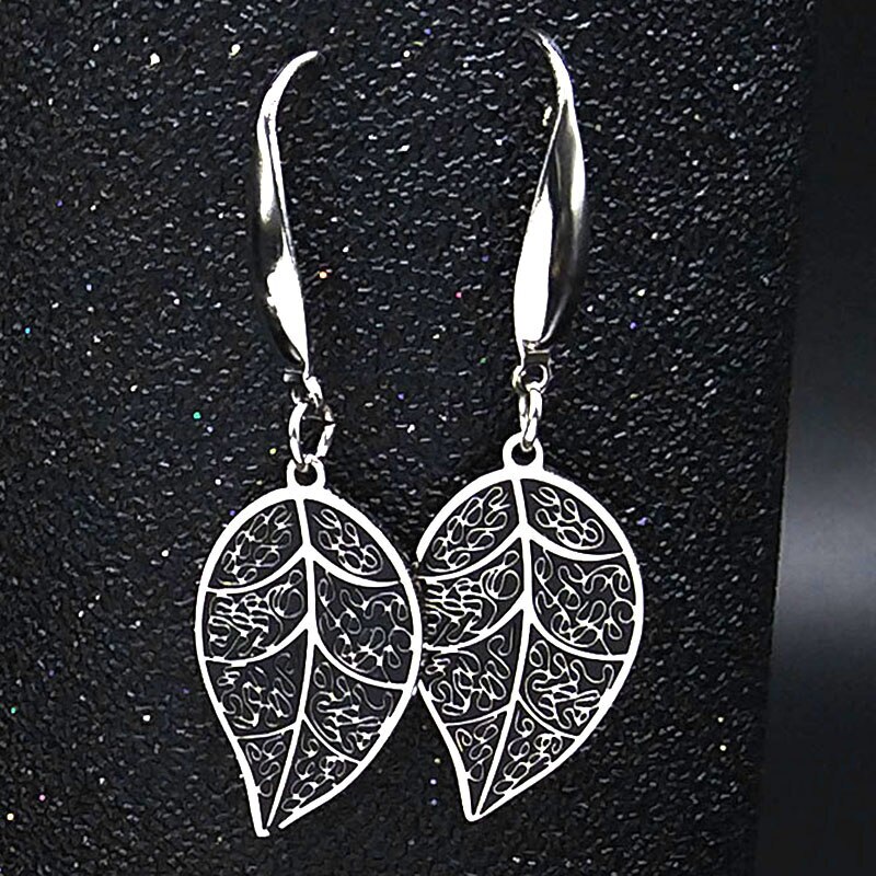 海外からの発送となりお届けに2週間程度を頂いております。予めご了承くださいませ。商品名ファッション 木の葉 リーフ ステンレス スチール スモール ドロップ ピアス レディース 黒 ブラック エナメル ボヘミア ジュエリー ペンダント スペ...