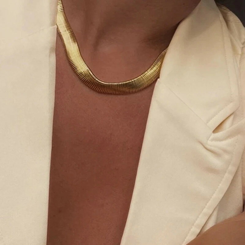 本商品は海外からの発送となり到着までに2週間程度を頂戴します。予めご了承くださいませ。商品名幅 ヘリンボーン チェーン ネックレス ステンレス スチール 蛇 スネイク ヘビ 動物 アニマル ステートメント ミニマリスト シンプル エレガント...