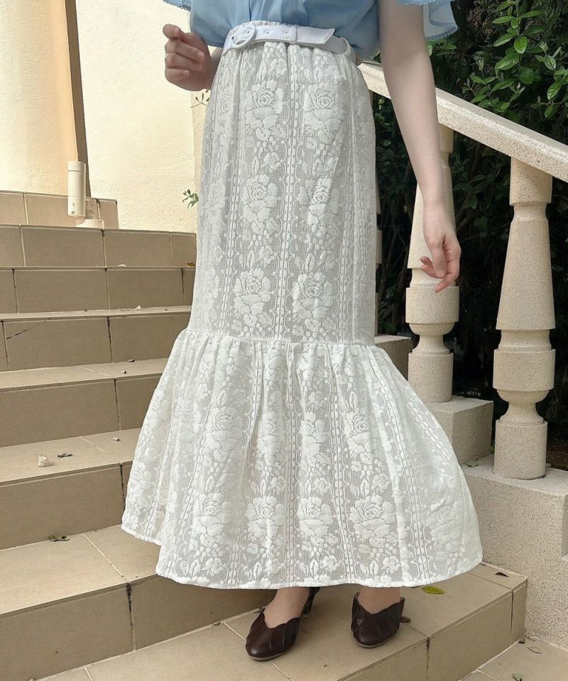 クロスムード漂う総レースのスカート。ローズモチーフのレースはまるでアンティークのテーブルクロスのよう…！ギャザーから広がるマーメイド風のシルエットがちょっぴりトレンド感も◎コーデを華やかにしてくれる一品はブラウスやカットソーなど幅広いトップ...