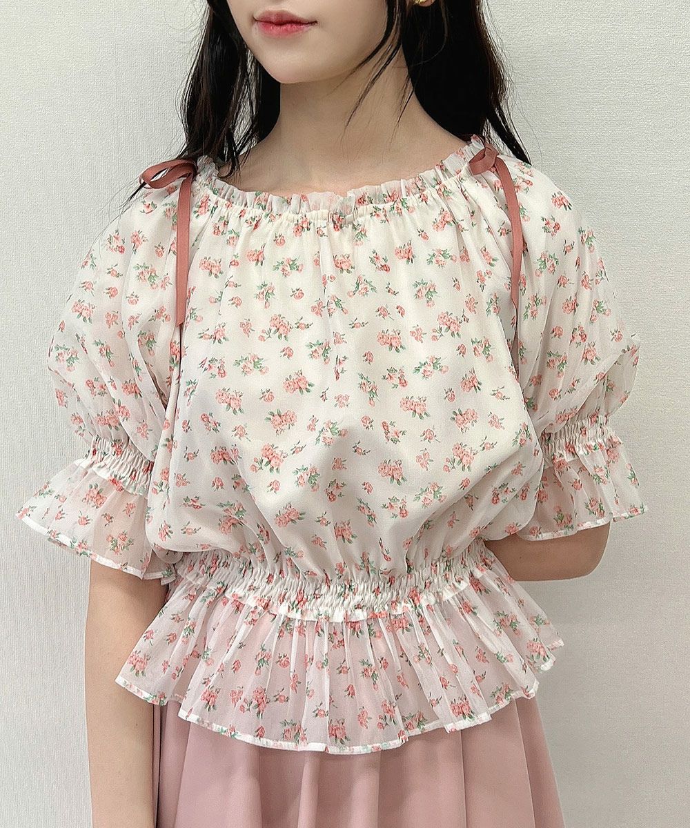 ■デザインポイント キュートな小花柄が目を惹くシャーリングブラウスがお目見え♡ ウエストと袖口のシャーリングで、自然とスタイルアップが叶います…♪ 程よく透け感のある生地が涼しげで、身頃、袖部分はしっかりと裏地が付いているので安...